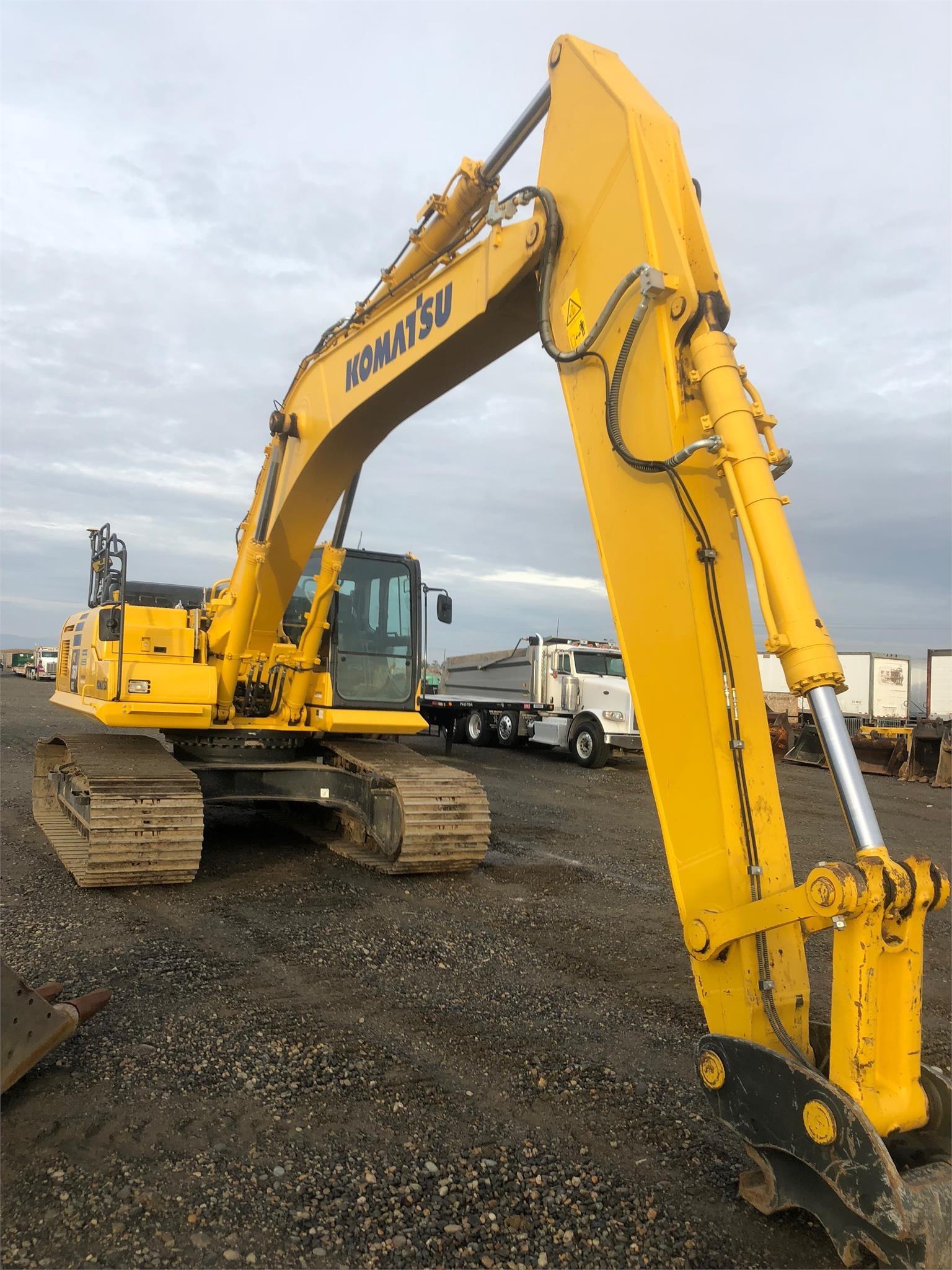 2017 KOMATSU PC360 LCi-11 - Peters & Keatts Equipment Inc.