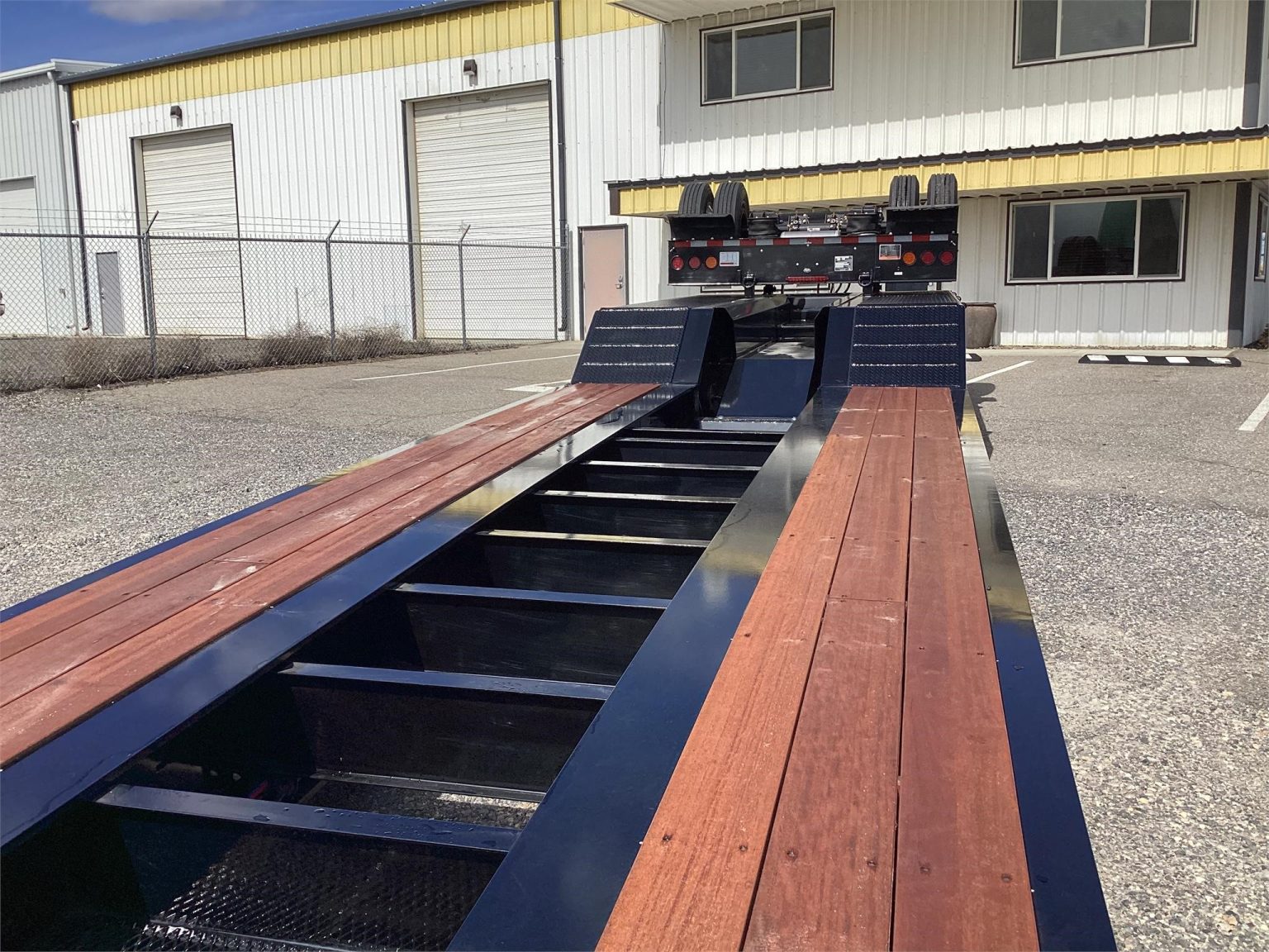 2024 GLOBE GTBN553-53-24-HGG - Peters & Keatts Equipment Inc.