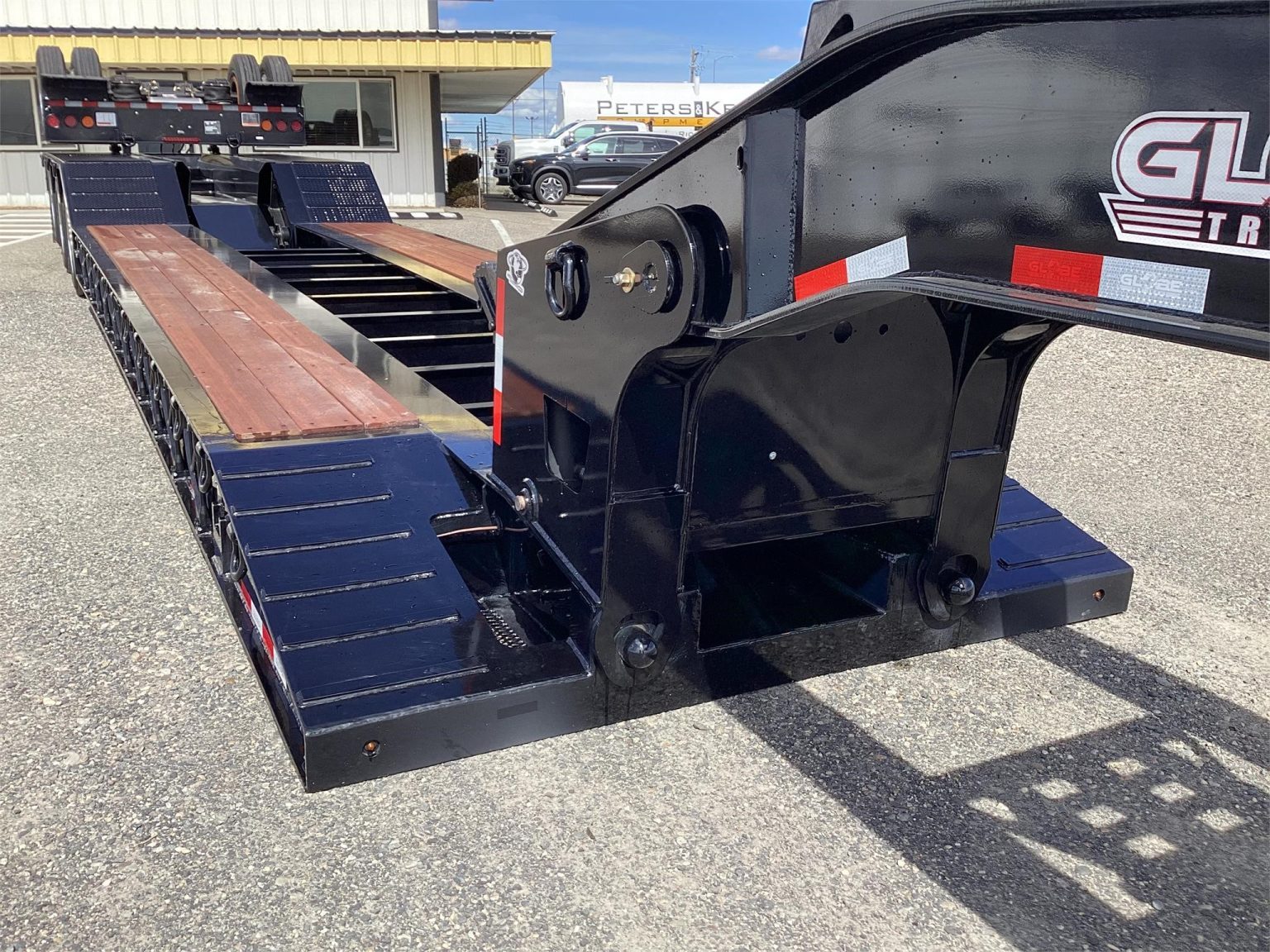 2024 GLOBE GTBN553-53-24-HGG - Peters & Keatts Equipment Inc.