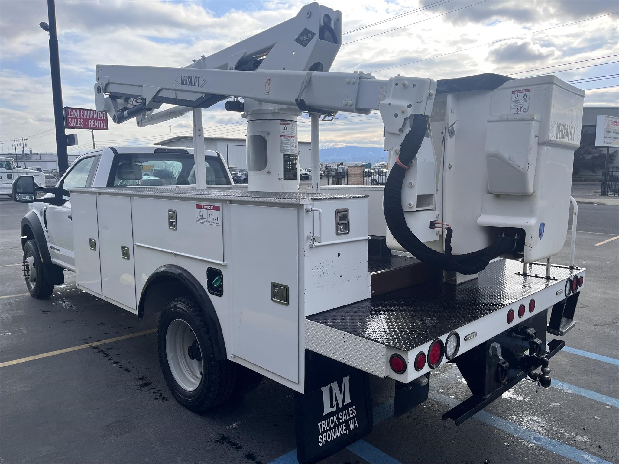 2019 VERSALIFT SST40EIH-01 - Peters & Keatts Equipment Inc.