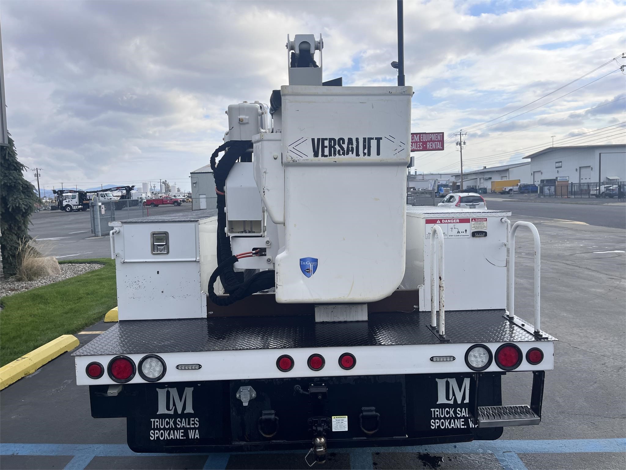 2019 VERSALIFT SST40EIH-01 - Peters & Keatts Equipment Inc.