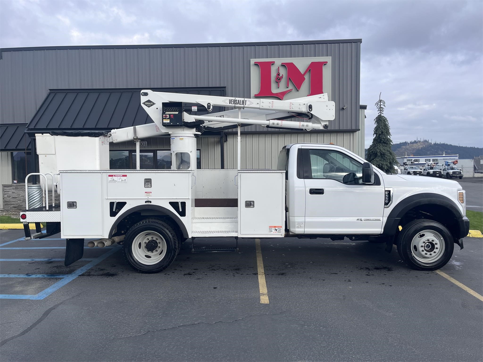2019 VERSALIFT SST40EIH-01 - Peters & Keatts Equipment Inc.