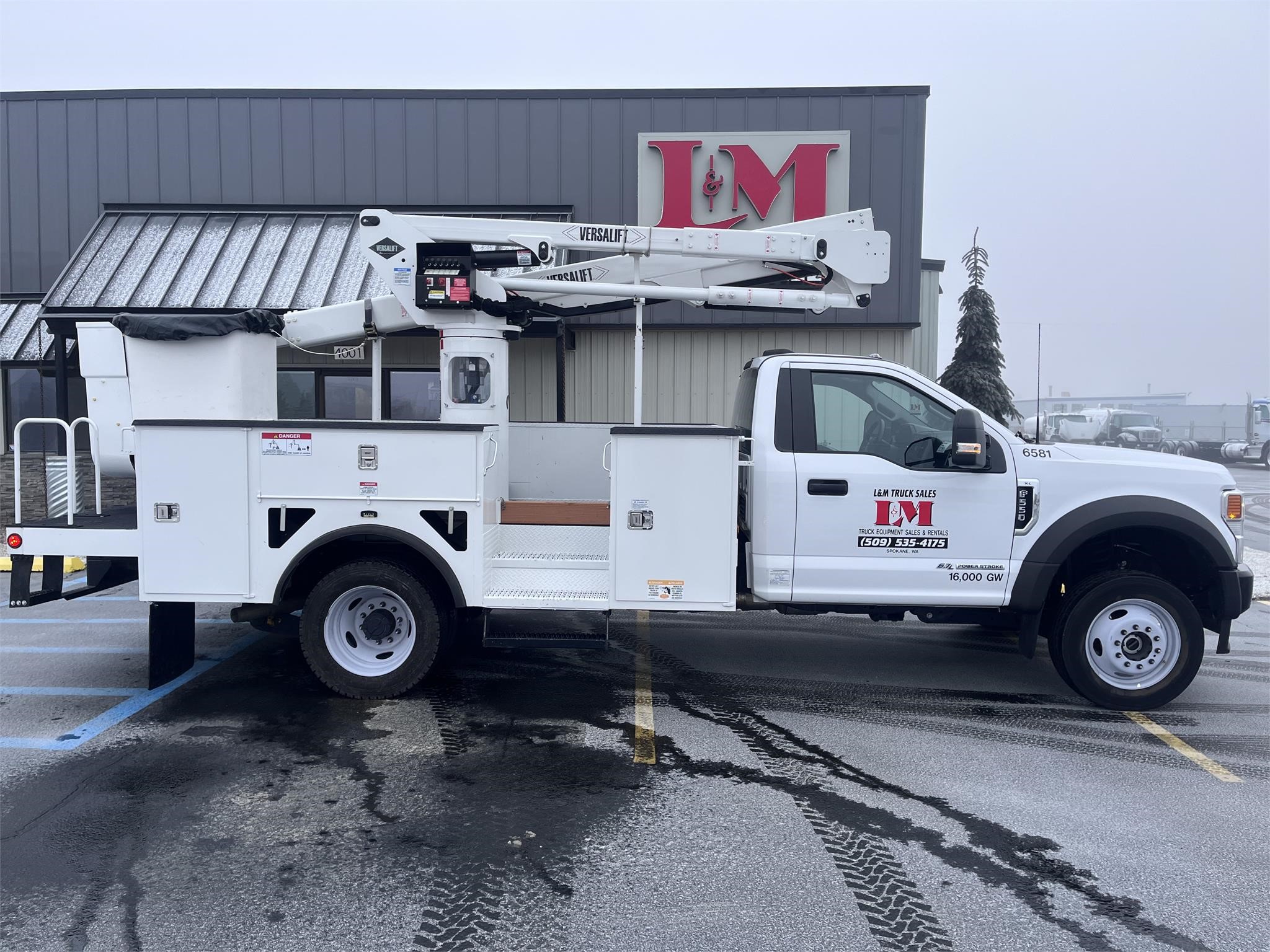2022 VERSALIFT SST40EIH - Peters & Keatts Equipment Inc.