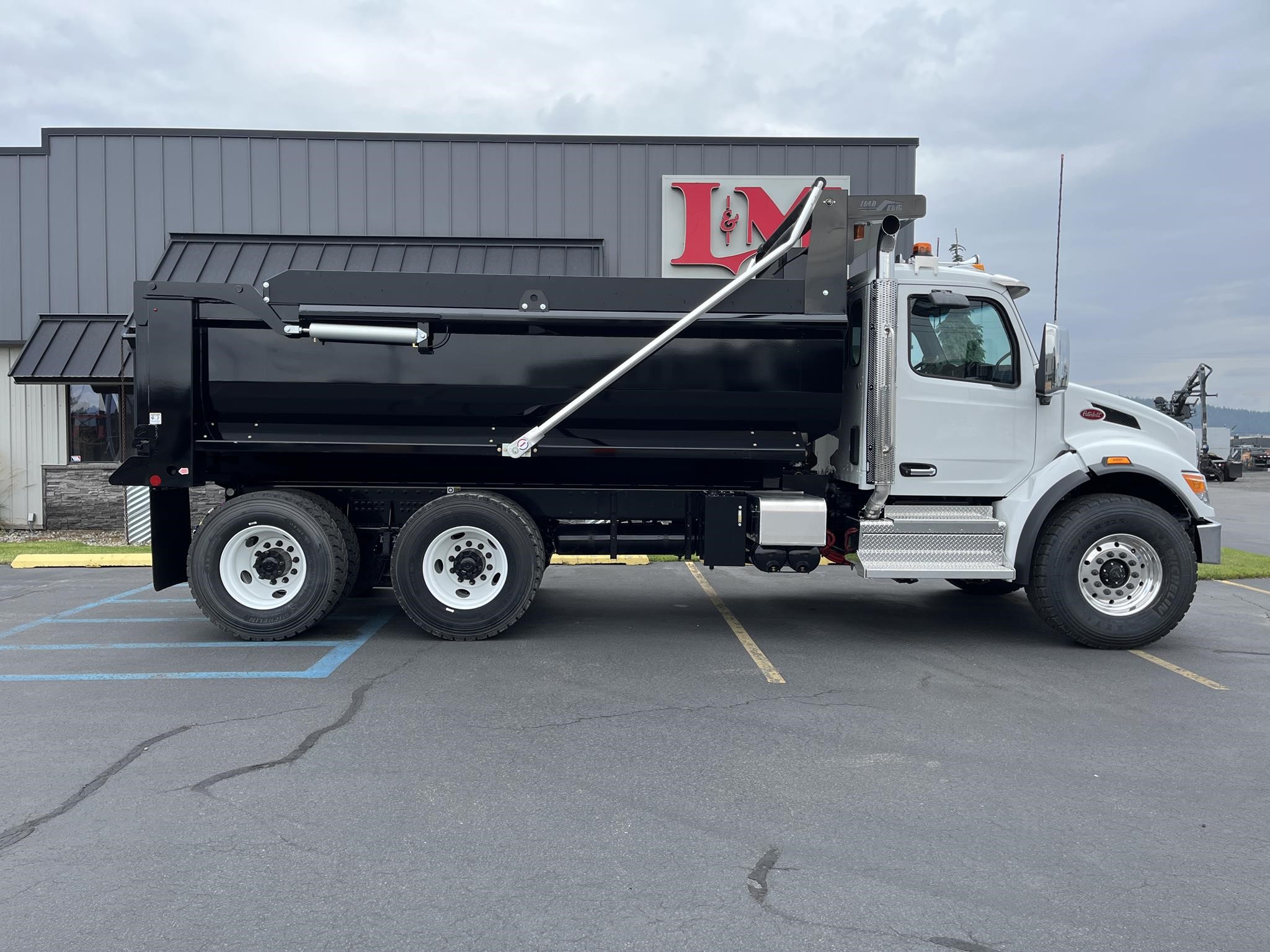 2025 PETERBILT 548 - Peters & Keatts Equipment Inc.
