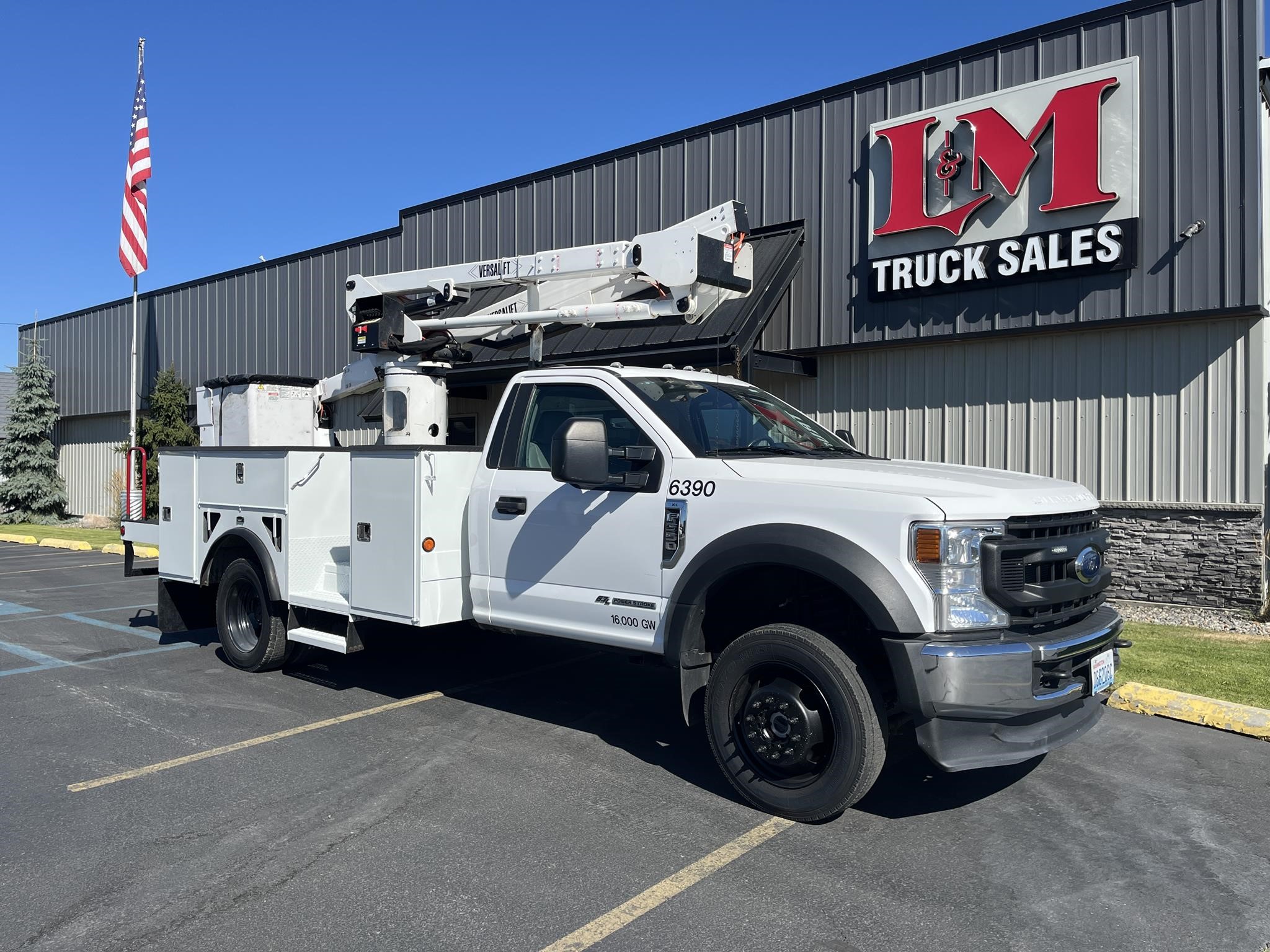 2021 VERSALIFT SST40EIH - Peters & Keatts Equipment Inc.