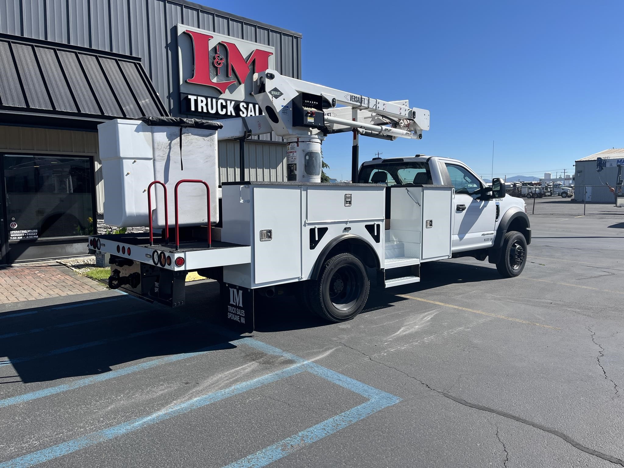 2021 VERSALIFT SST40EIH - Peters & Keatts Equipment Inc.