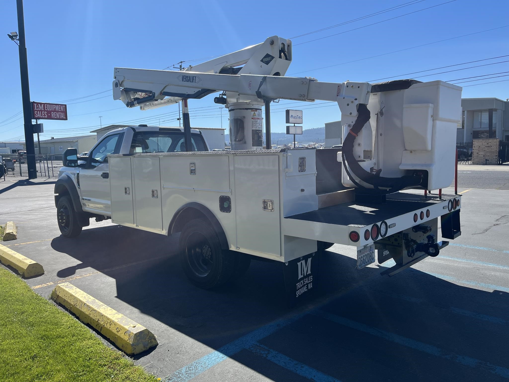 2021 VERSALIFT SST40EIH - Peters & Keatts Equipment Inc.