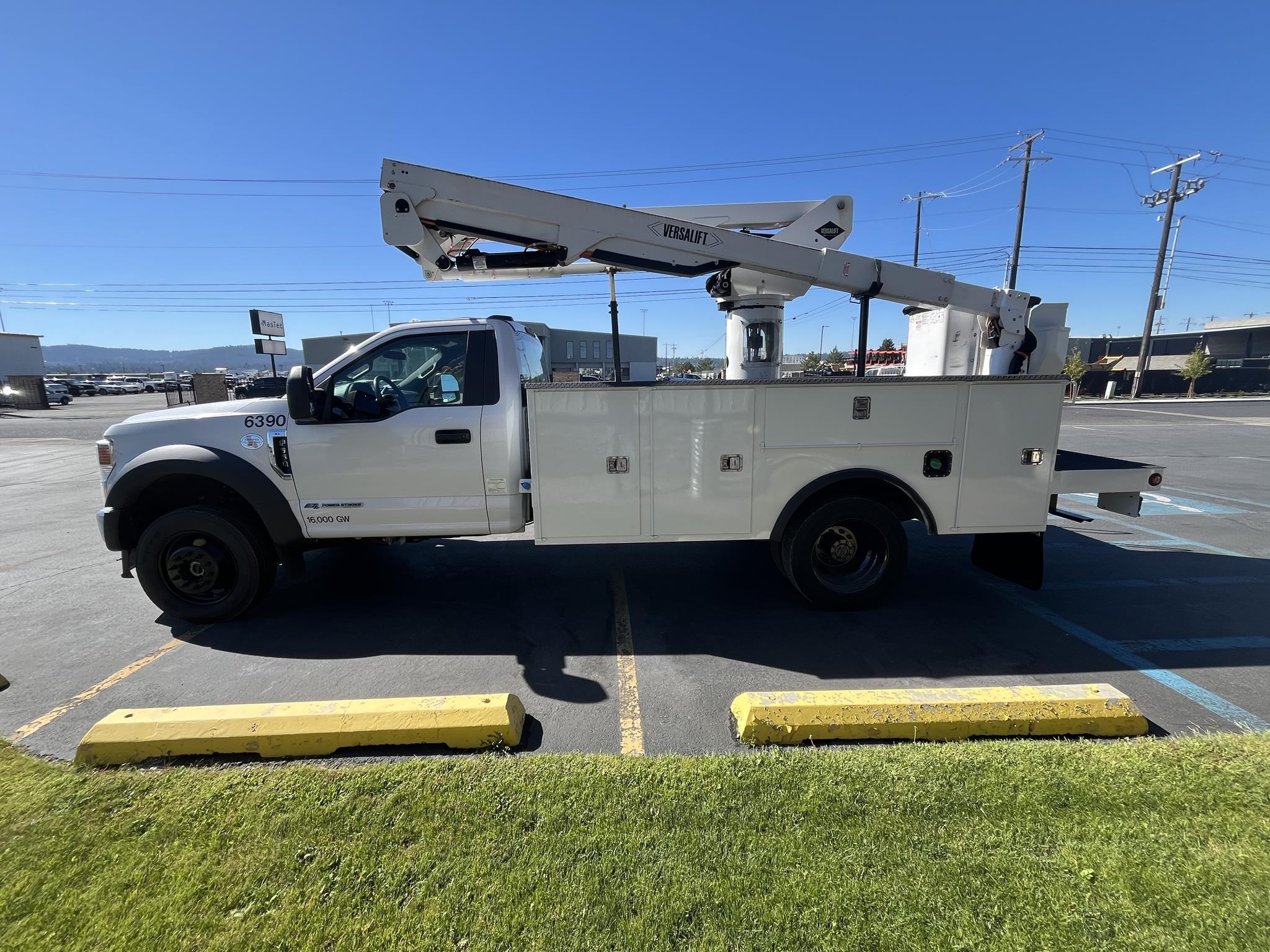 2021 VERSALIFT SST40EIH - Peters & Keatts Equipment Inc.